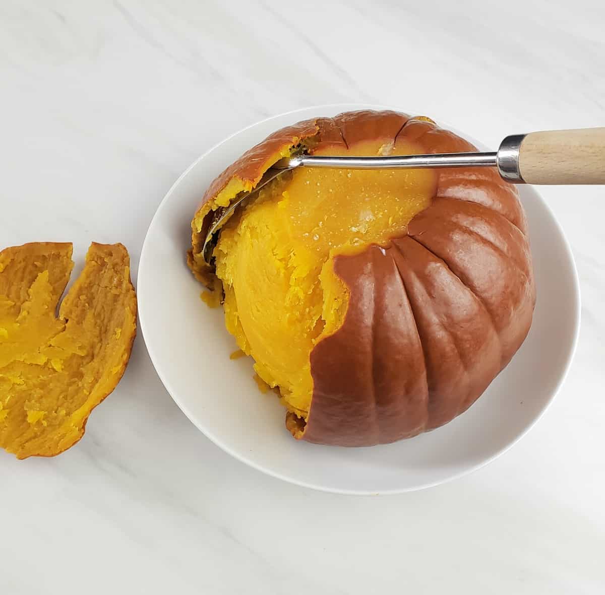 How to Cook a Whole Pumpkin in an Instant Pot (Homemade Pumpkin Puree ...