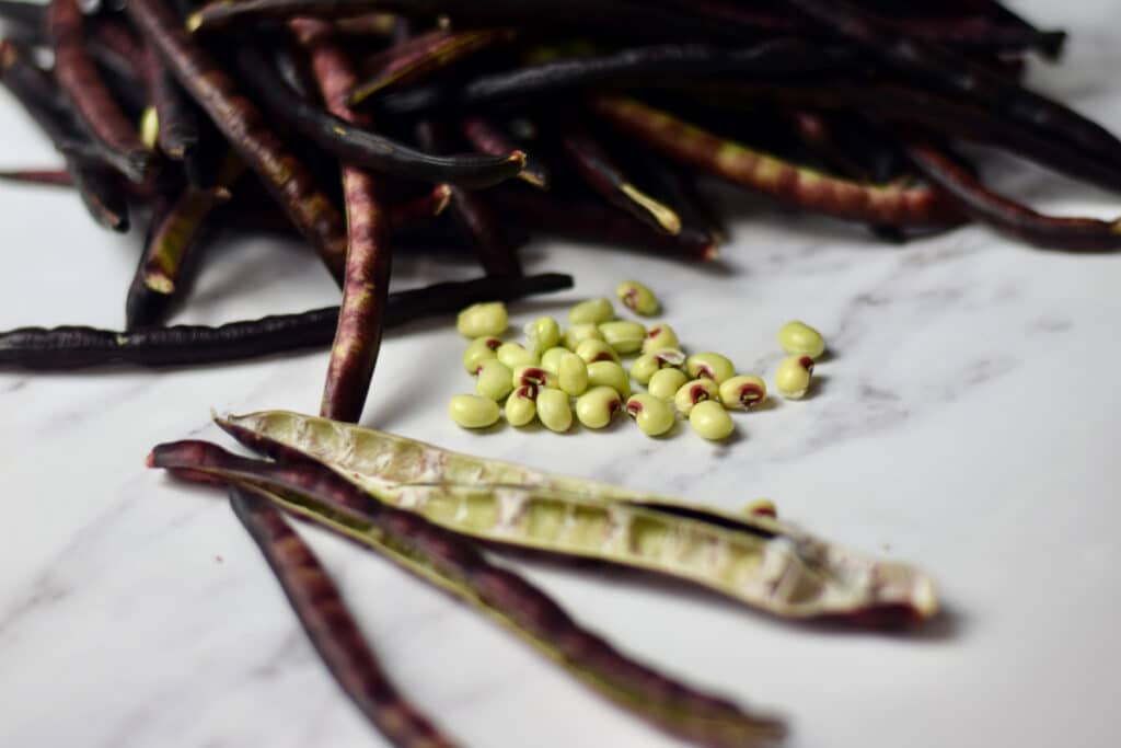 How to Cook Purple Hull Peas (Stove, Slow Cooker, Instant Pot) - Grits ...
